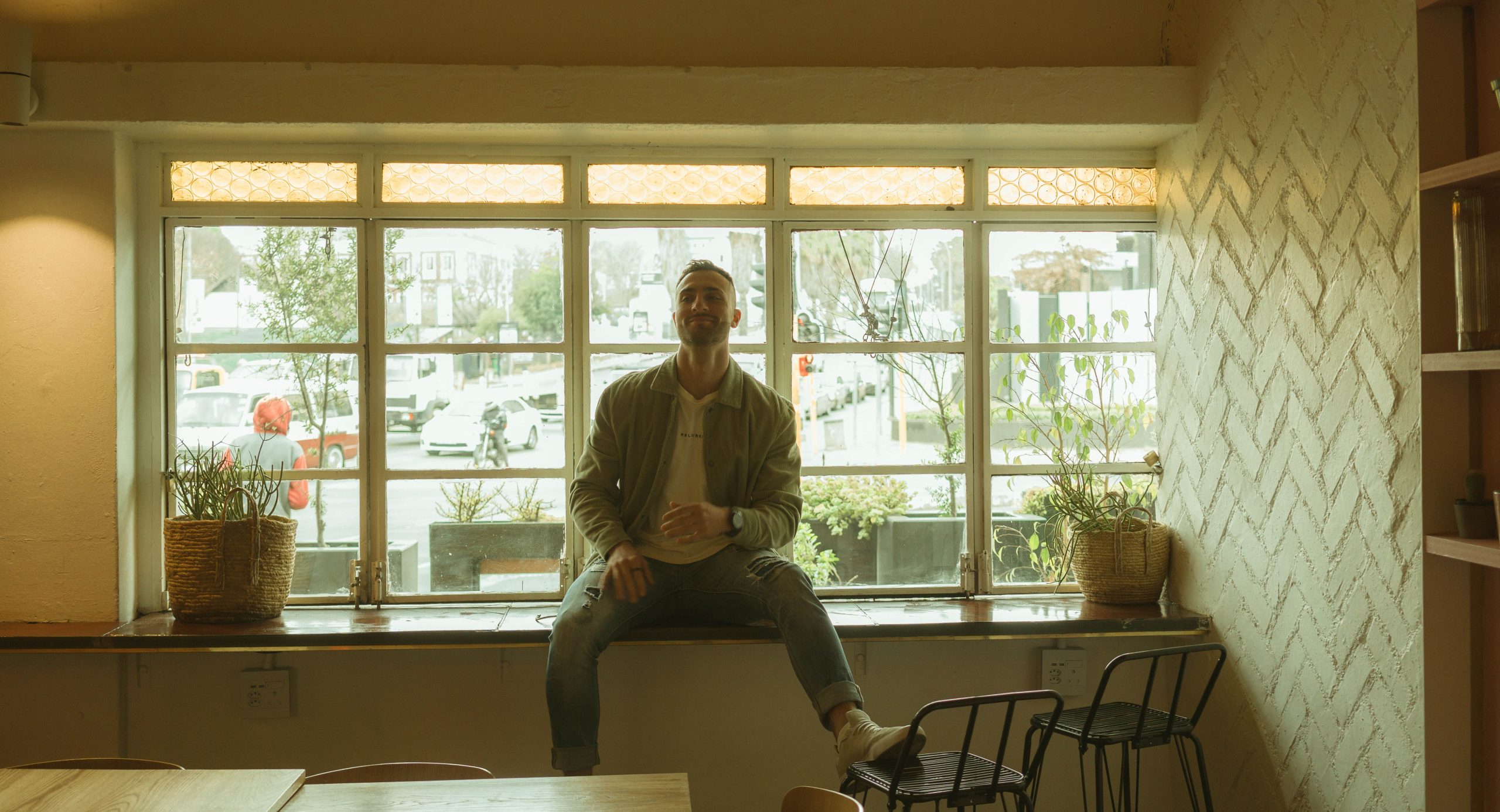 Lee Cole Continues To Surprise With New Single ‘With Or Without You ...