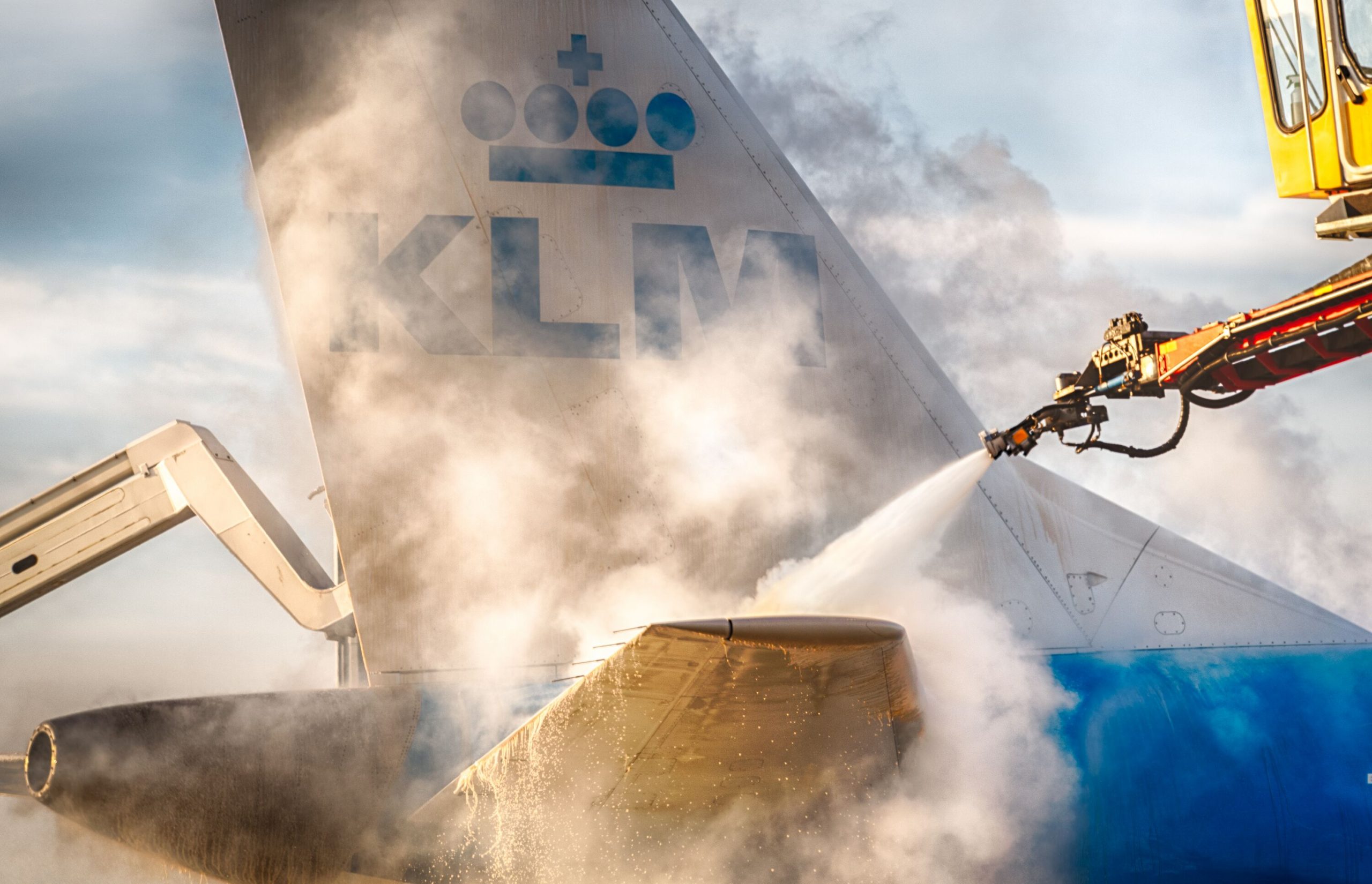 Ever Wondered What Happens When An Aircraft Gets De-iced? - The House ...